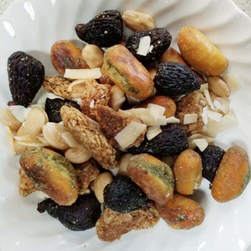 5 Unique Pretzel Trail Mixes for Spring | OMG! Pretzels